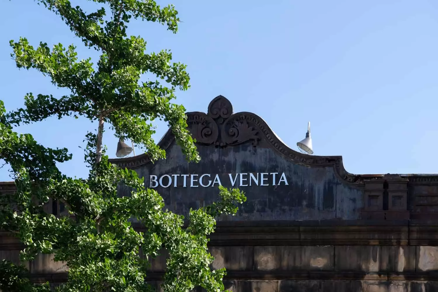 Inde i Bottega Venetas Williamsburg Pop-Up, der nu er åben for sæsonen