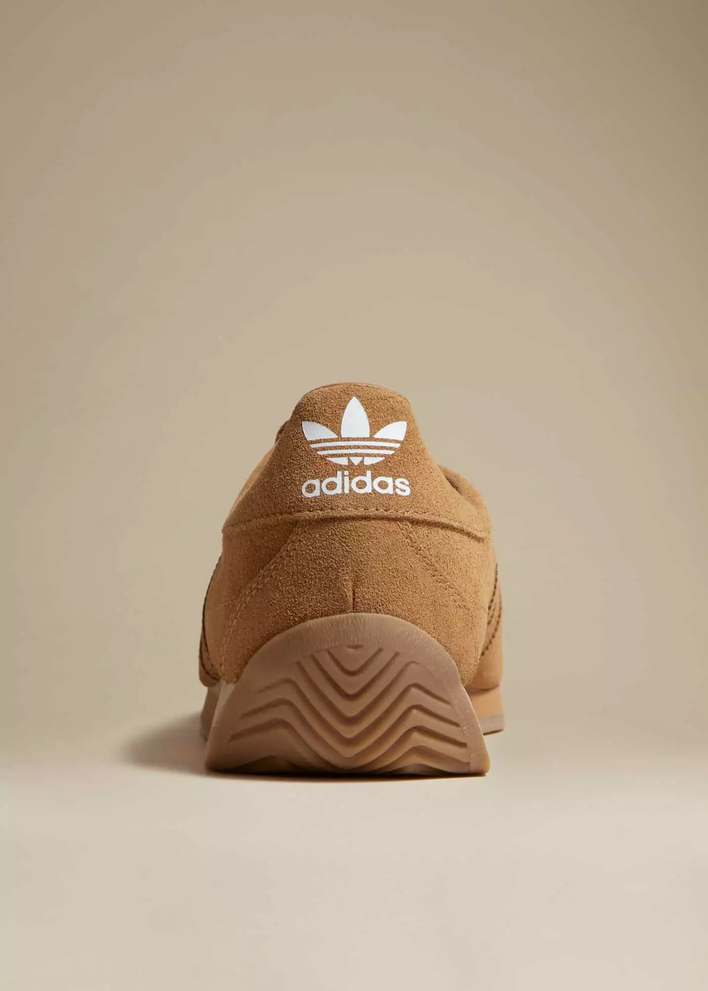 घाम फुटला! KHAITE x Adidas Originals ची टीम शहरातील सर्वात स्टायलिश स्नीकर रिलीज करण्यासाठी 12504_4