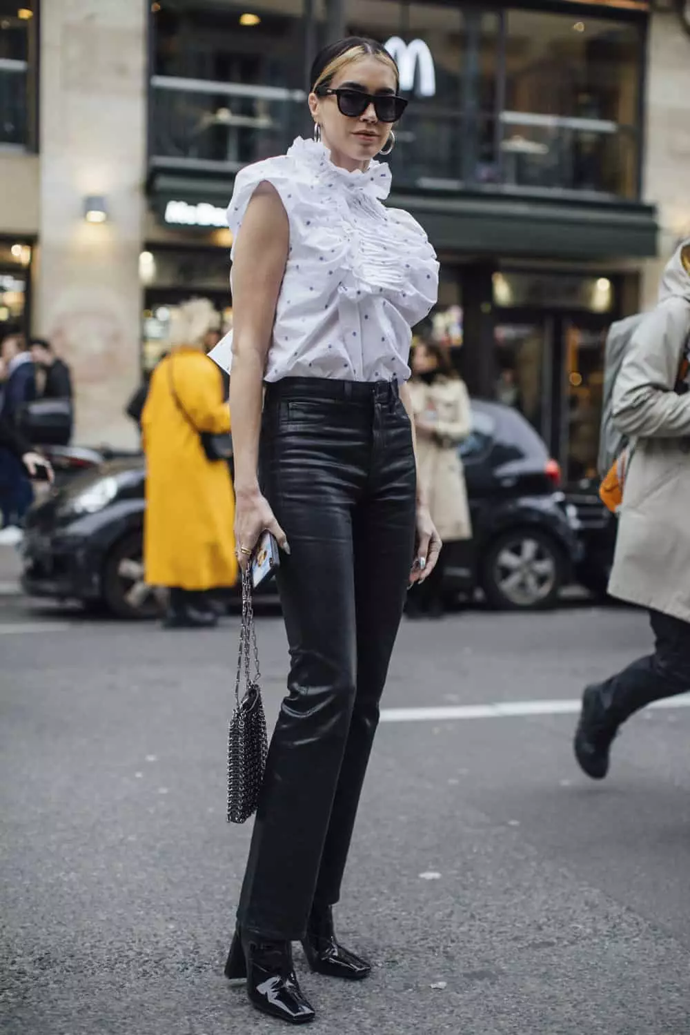 အကောင်းဆုံး Street Style သည် Paris Fashion Week ၏ 3 ရက်နှင့် 4 ရက်များမှ ကြည့်ရှုသည်။ 12520_129