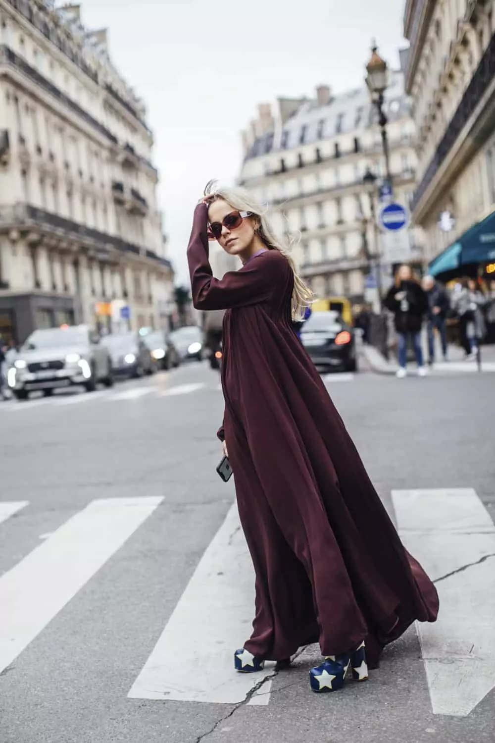 De bästa streetstyle-lookerna från dag 3 och 4 av Paris Fashion Week 12520_132