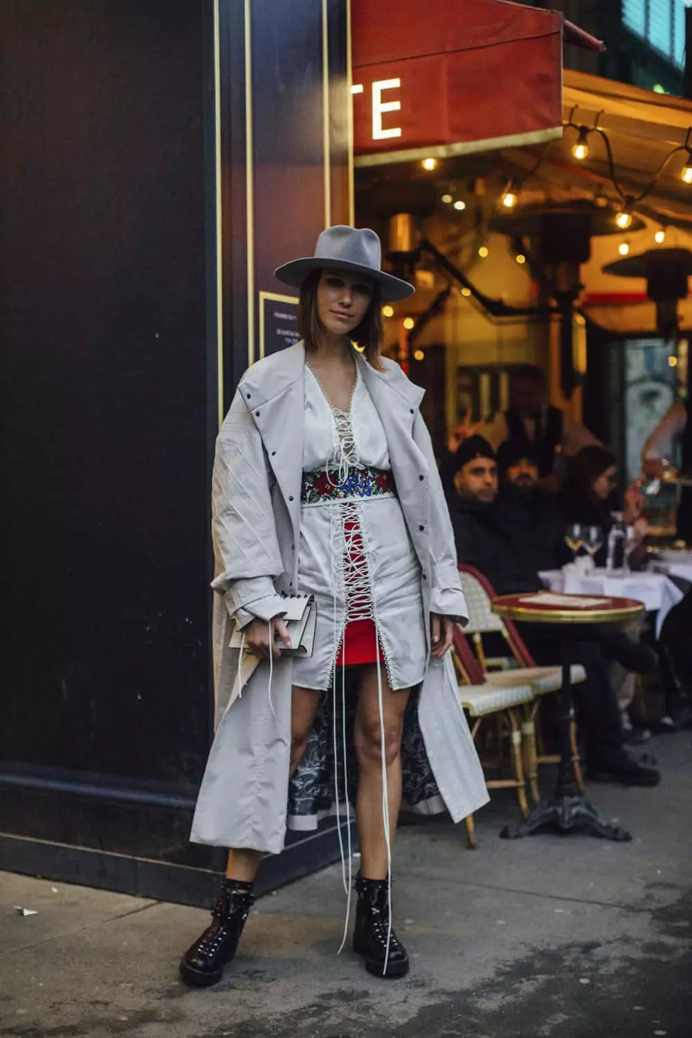 De beste streetstyle-looks van dag 3 en 4 van Paris Fashion Week 12520_141