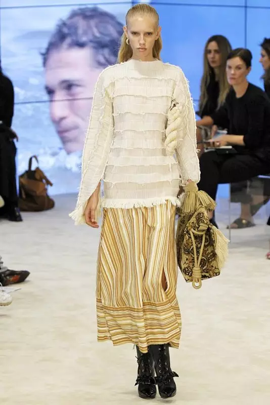 Paris Fashion Week: Isabel Marant, Loewe, Off-White och mer 12532_24