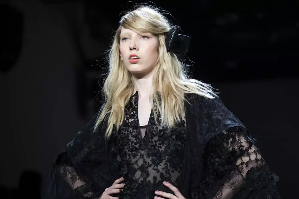 2020-nji ýylyň güýzünden ýatdan çykmajak gözellik pursatlary NYFW uçuş-gonuş zolaklary 12743_7