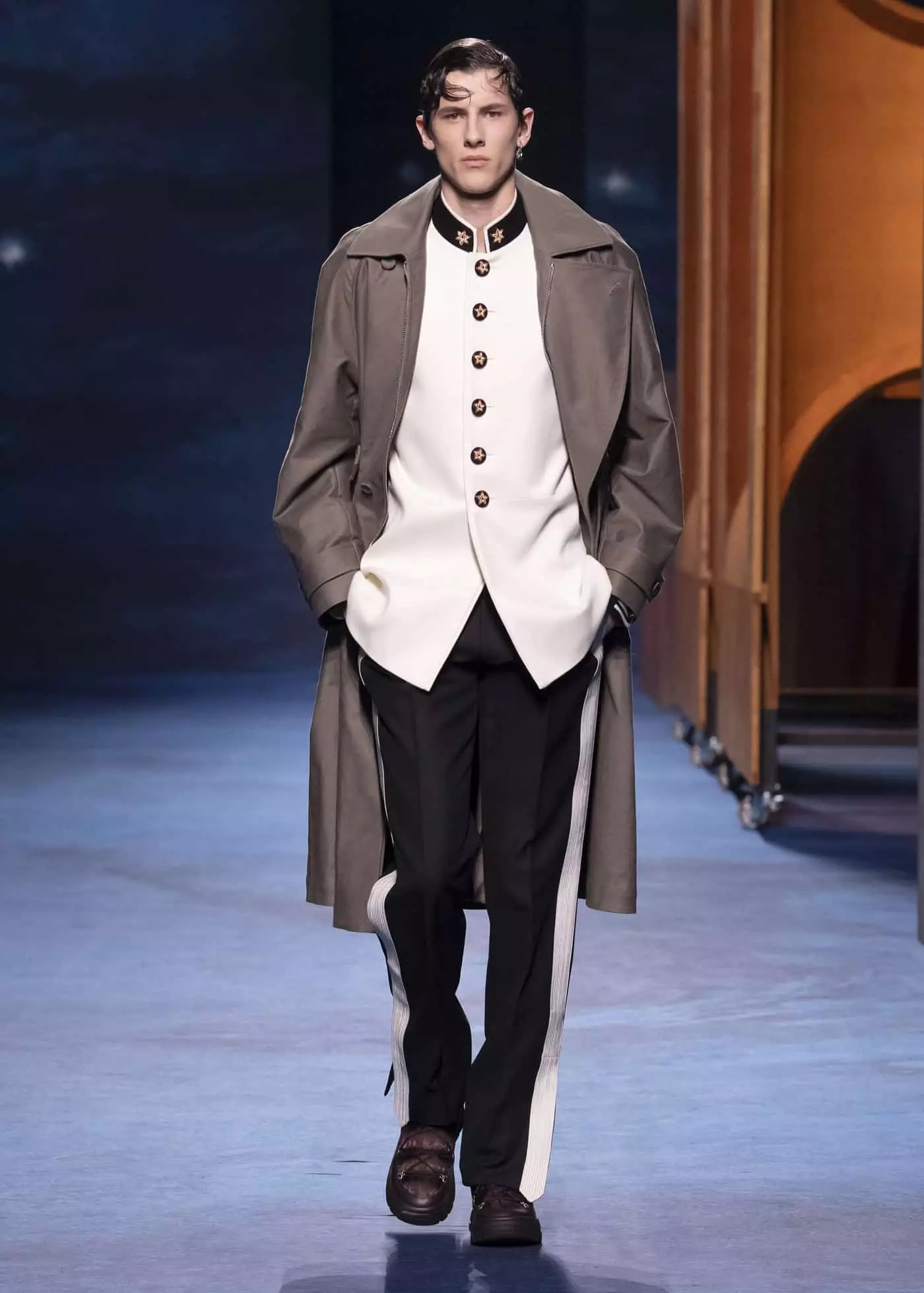 Dior Men Winter '21-kolleksje fusearret fantasy mei realiteit 13291_33