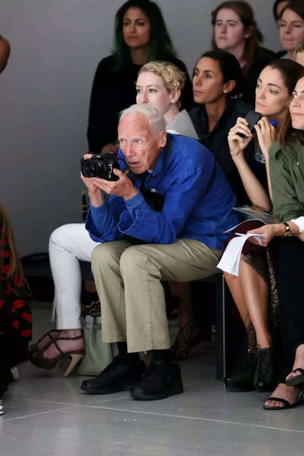 Noticias diarias: A exposición de Bill Cunningham abrirase durante a NYFW, Ciara lanza unha nova marca, Olivia Rodrigo Graces V e máis! 1407_5