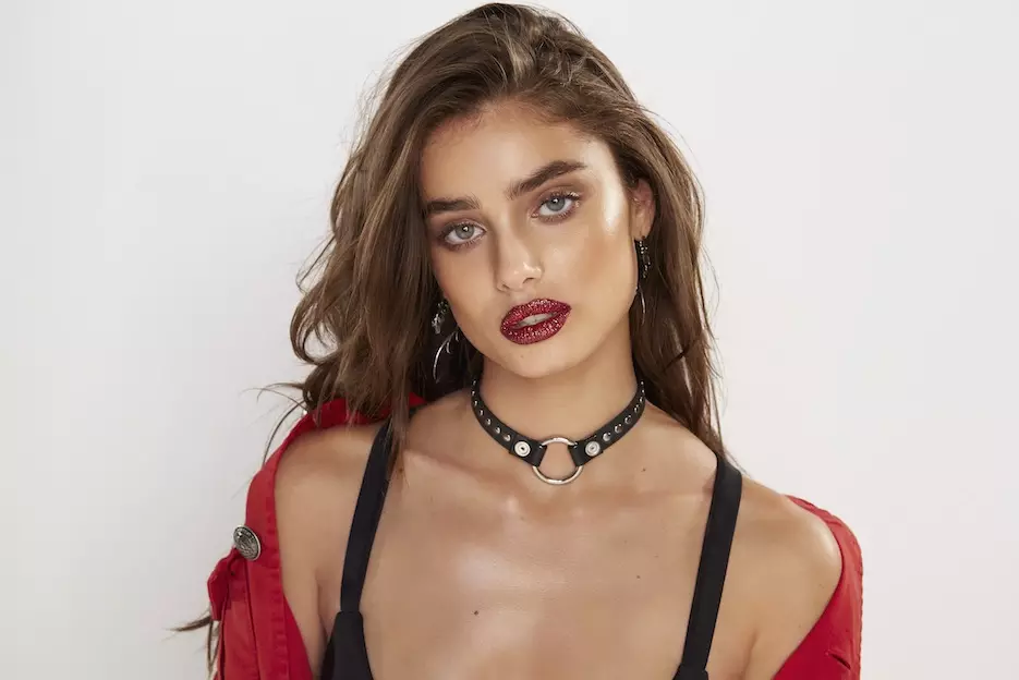 Taylor Hill ได้รับ 