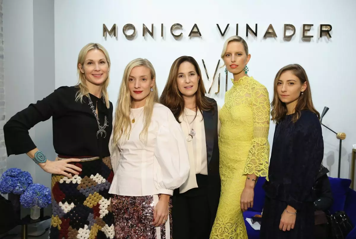 Monica Vinader koccint a Soho üzlet megnyitójával Karolina Kurkova, Kate Foley és mások társaságában