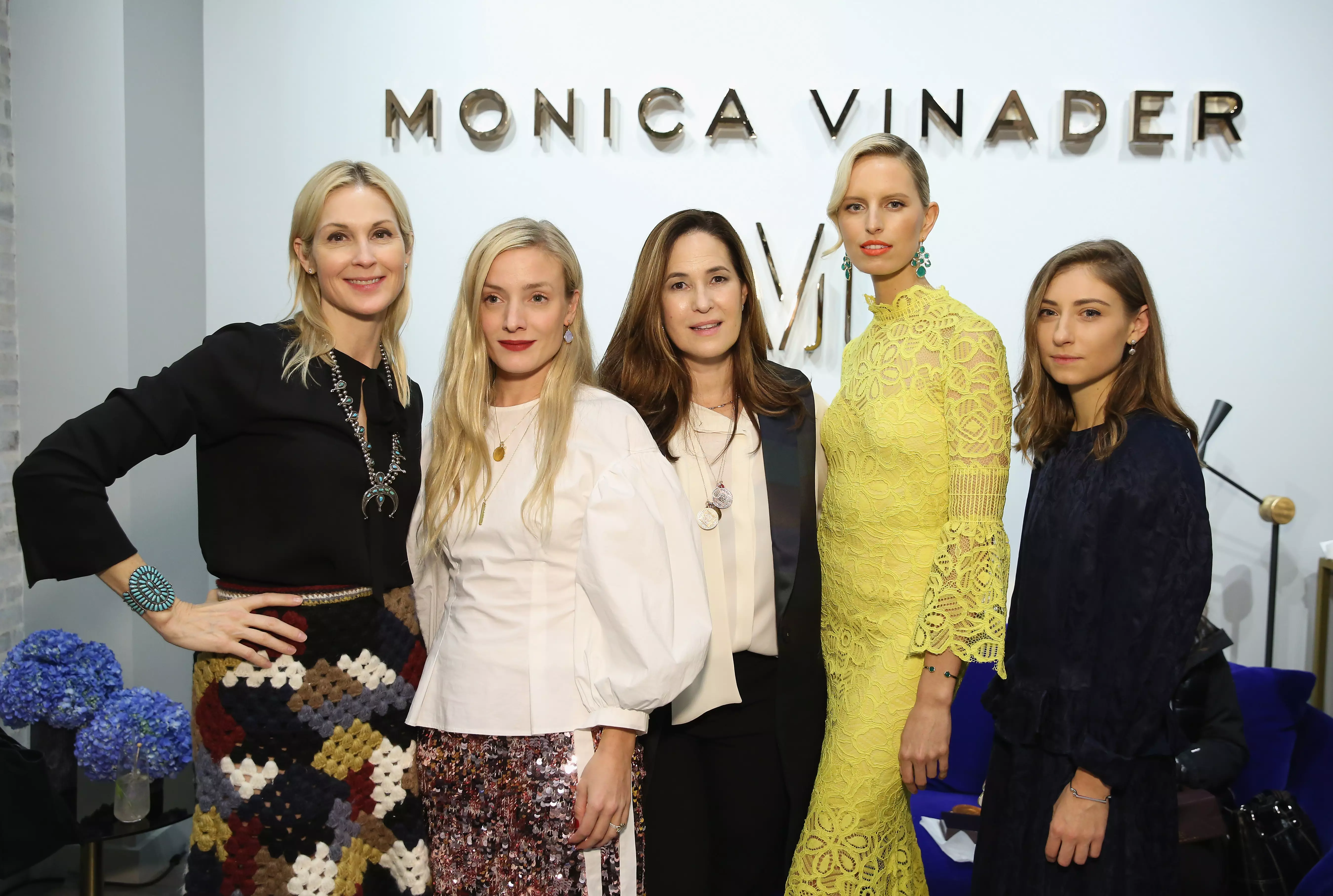 Monica Vinader porte un toast à l'ouverture de son magasin à Soho avec Karolina Kurkova, Kate Foley et plus 14463_1