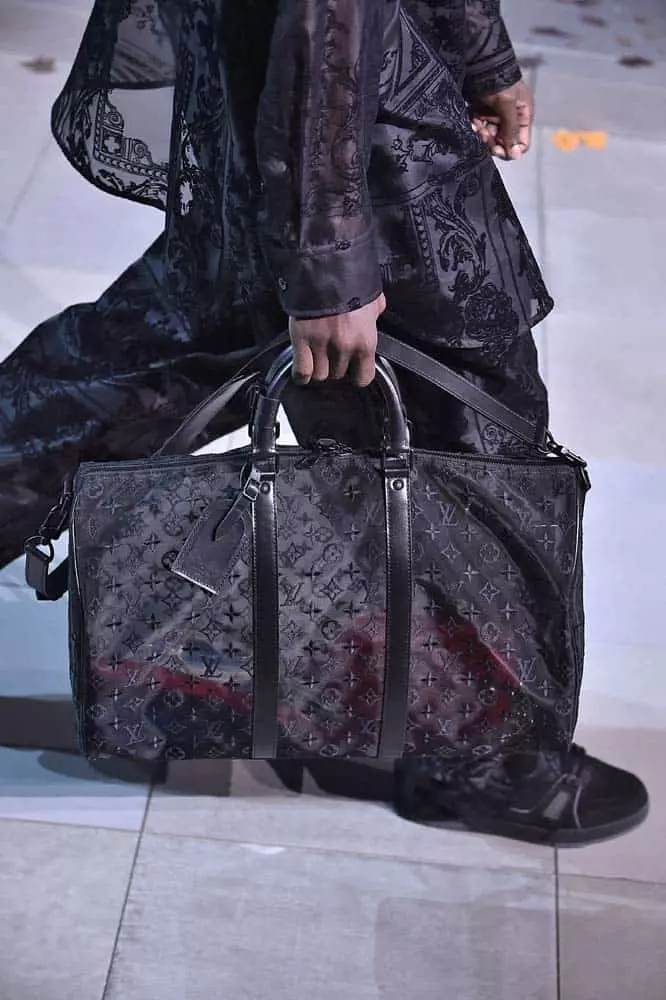 Louis Vuitton-ның 2019 жылғы күзгі ерлер шоуындағы барлық сөмкелерді қараңыз 14604_25