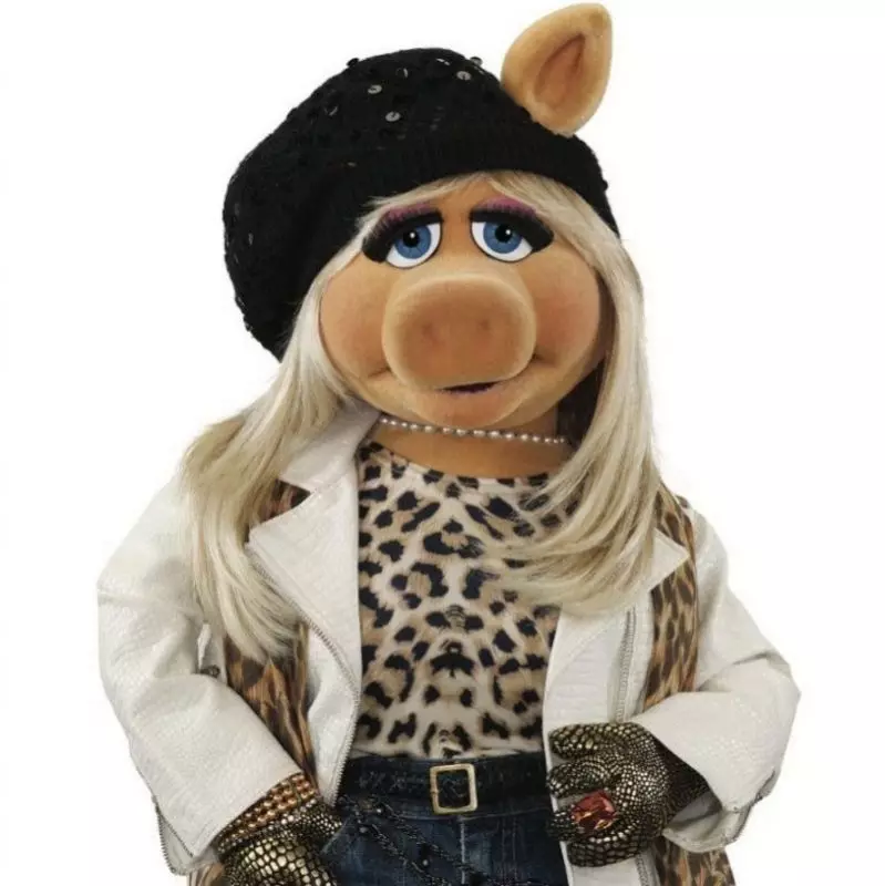 Miss Piggy fuq l-Imħabba, il-Ħajja, u l-Gig Korrispondent il-Ġdida Tapit Tapit Aħmar tagħha 14693_7