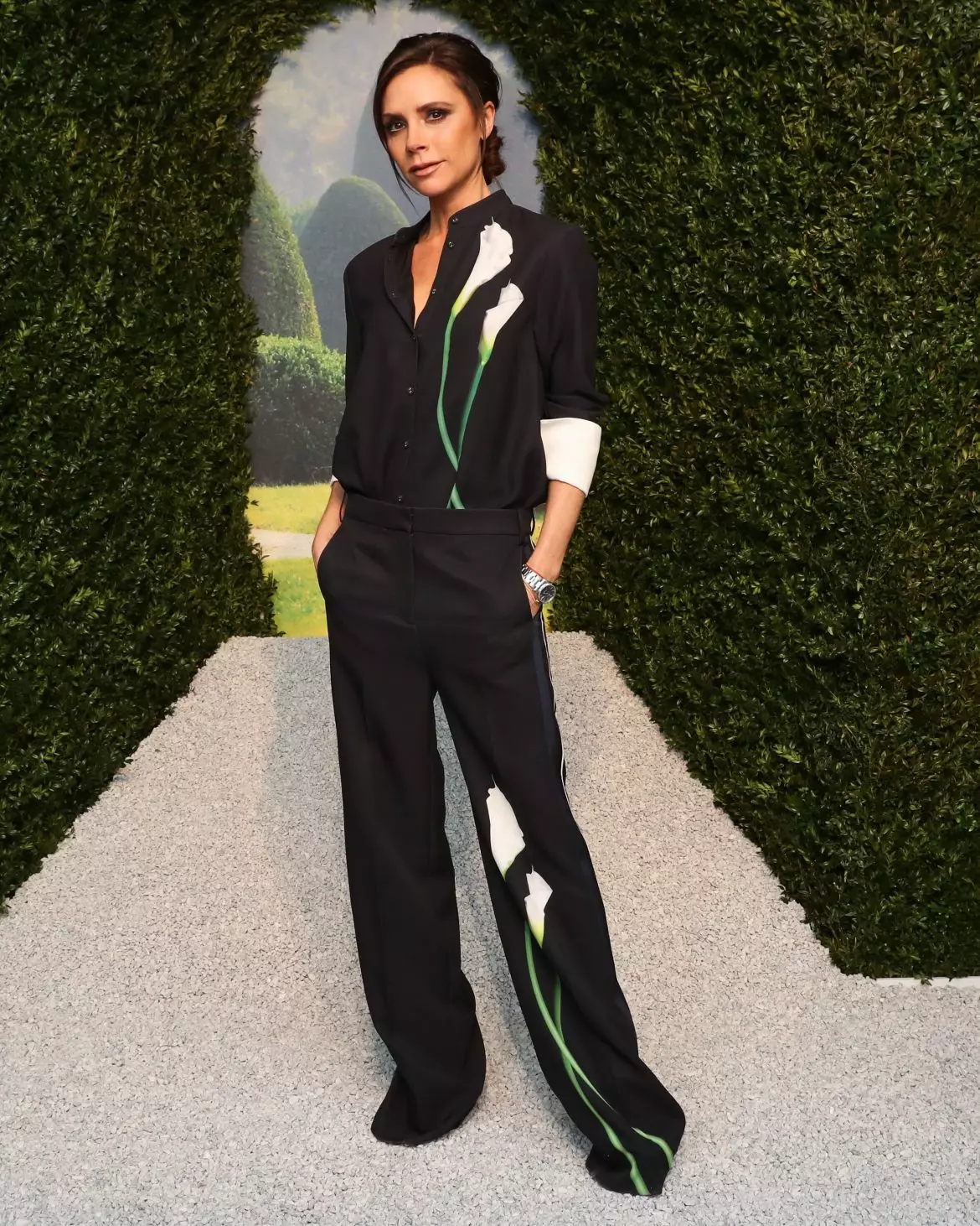 Victoria Beckham Meluncurkan Koleksinya untuk Target dengan Presentasi Fashion Teatime