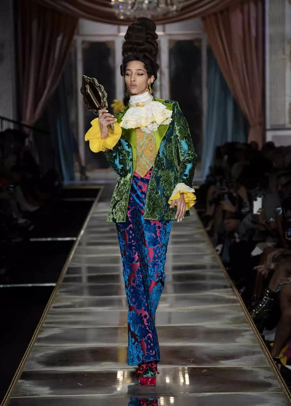 Kako je Jean Paul Gaultier pomogao Gigi Hadid, Moschino's Chic Confectionaries 14770_8