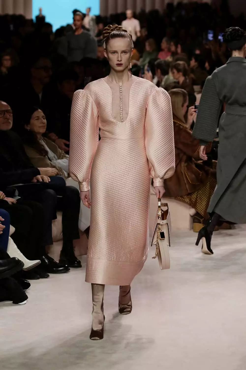 9 Koleksi Paling Kelingan Saka Pameran Milan Fashion Week Musim Gugur 2020 14797_15