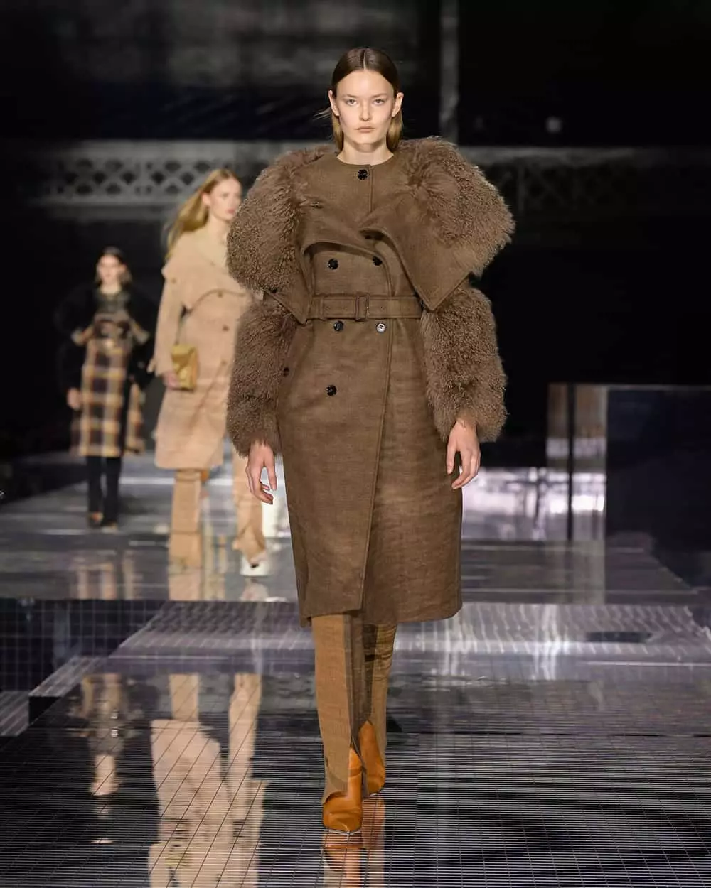 10 Koléksi Musim Gugur 2020 Pangalusna Ti London Fashion Week 14801_38