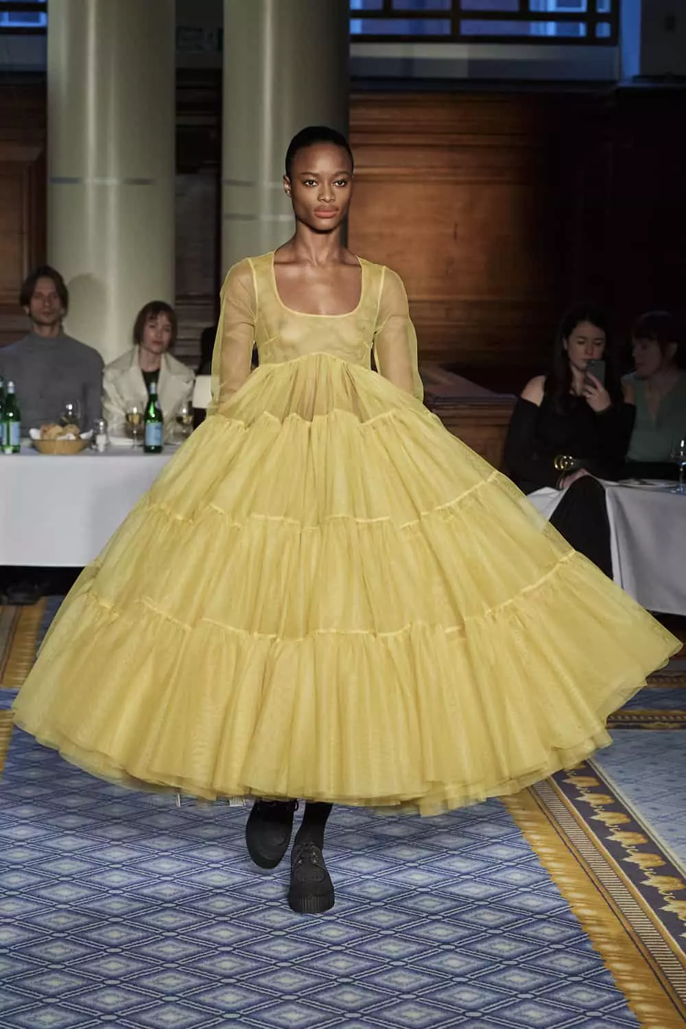 As 10 mellores coleccións de outono de 2020 da Semana da Moda de Londres 14801_70