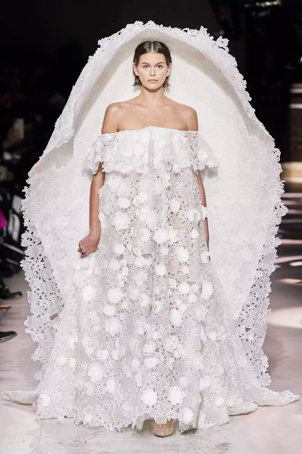 РАЗБИРАНЕ: Клеър Уейт Келър излиза в Givenchy 14816_3