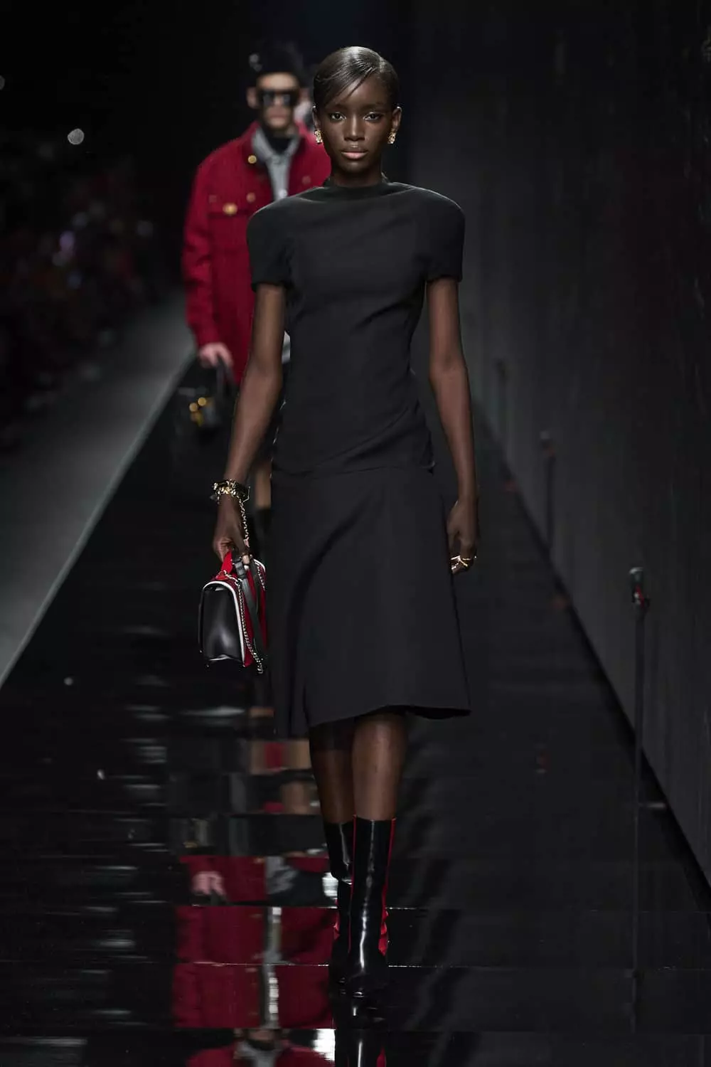 Versace dia manolotra ny fampisehoana voalohany amin'ny Runway Co-Ed 15018_21