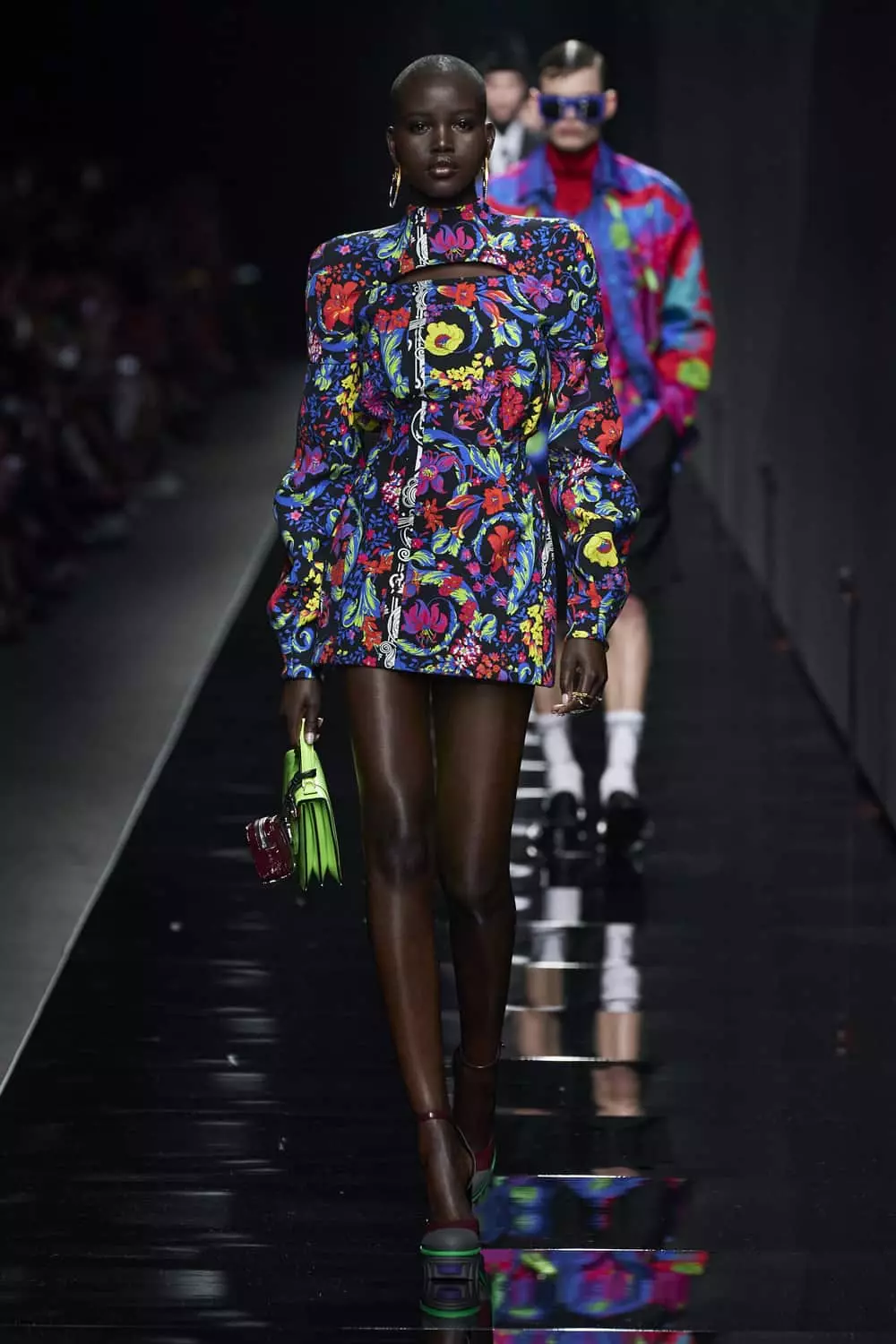 Versace dia manolotra ny fampisehoana voalohany amin'ny Runway Co-Ed 15018_46