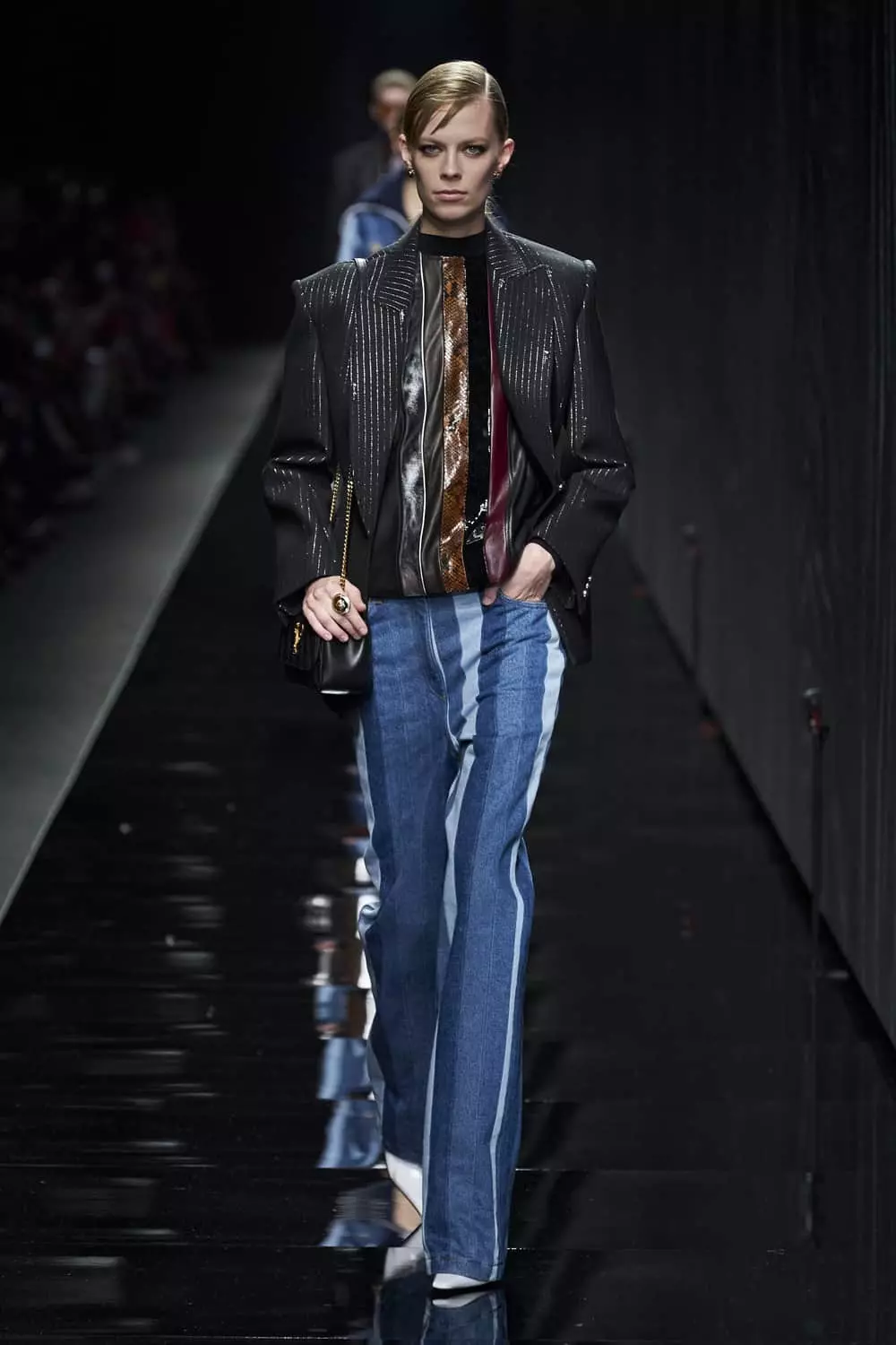 Versace Pêşandana Xweya Yekem-Ed Runway pêşkêşî dike 15018_50