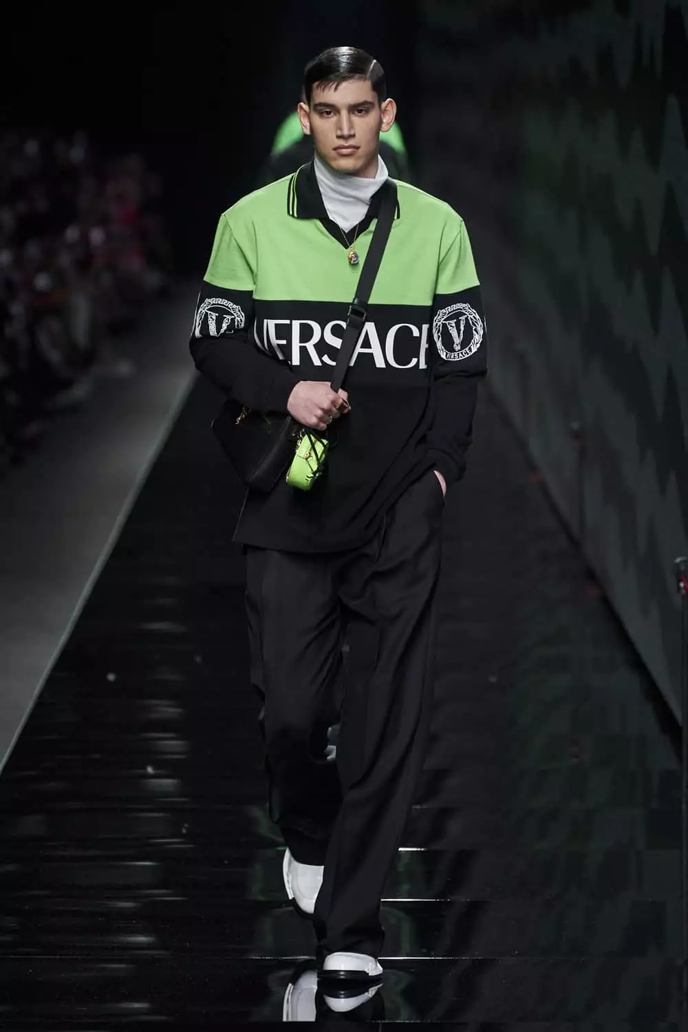 Versace Prezentas Ĝian Unua-Ever Co-Ed Runway Show 15018_61