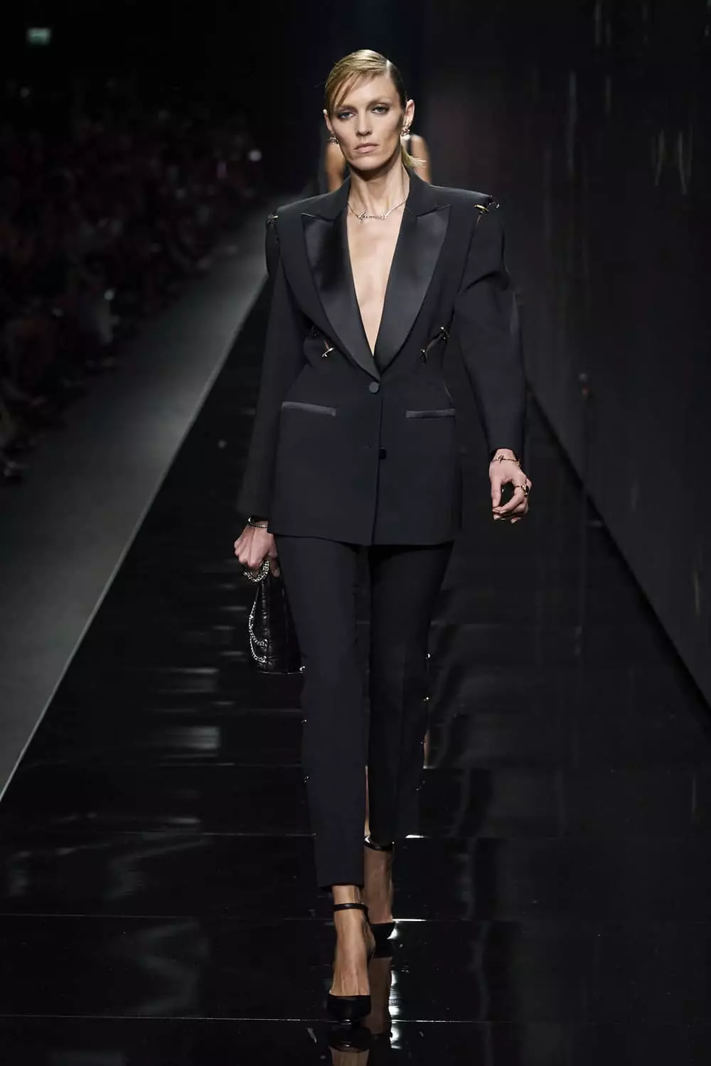 Versace Prezentas Ĝian Unua-Ever Co-Ed Runway Show 15018_66