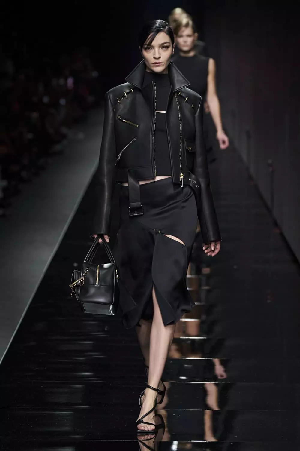 Versace dia manolotra ny fampisehoana voalohany amin'ny Runway Co-Ed 15018_68