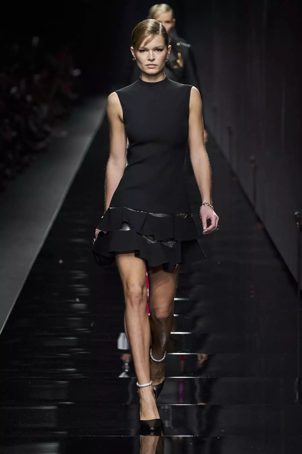 Versace Prezentas Ĝian Unua-Ever Co-Ed Runway Show 15018_69