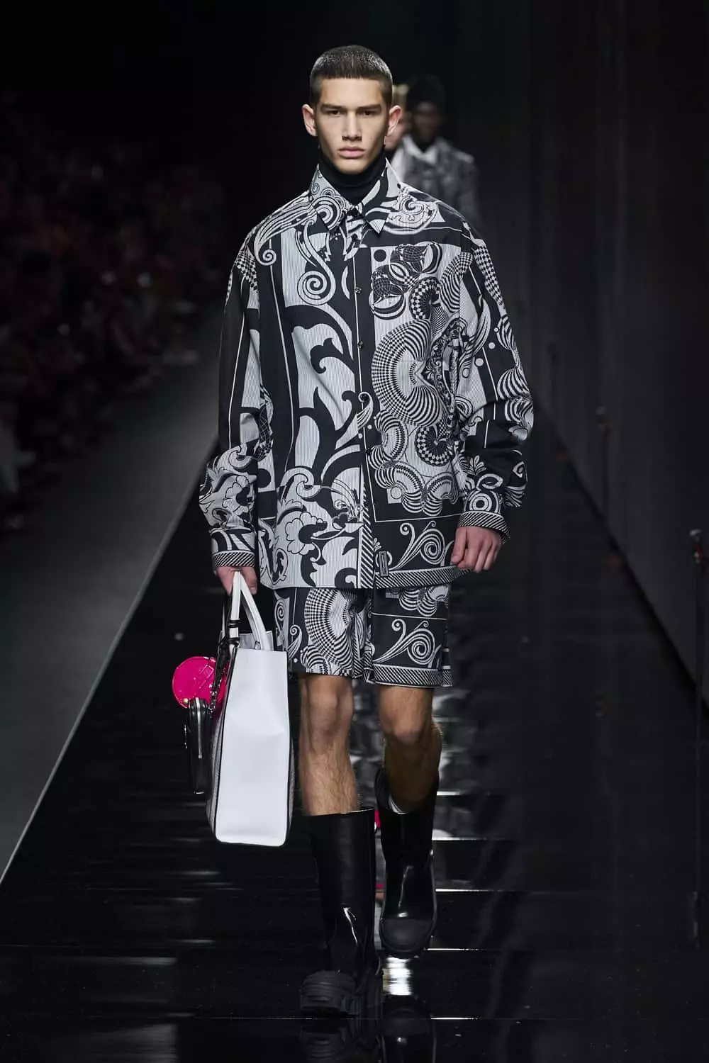 Versace dia manolotra ny fampisehoana voalohany amin'ny Runway Co-Ed 15018_75