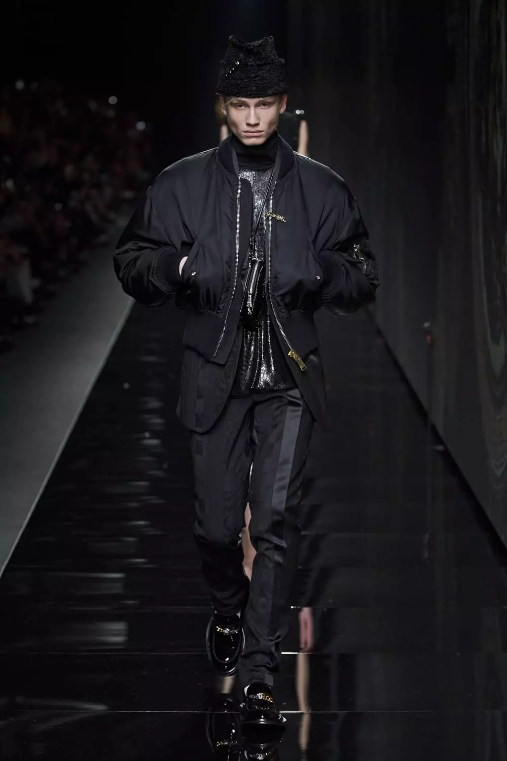 Versace dia manolotra ny fampisehoana voalohany amin'ny Runway Co-Ed 15018_79