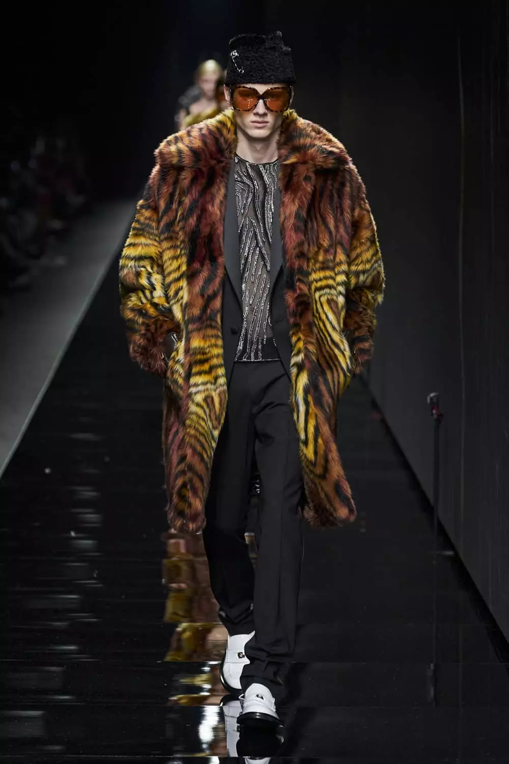 Versace Prezentas Ĝian Unua-Ever Co-Ed Runway Show 15018_84