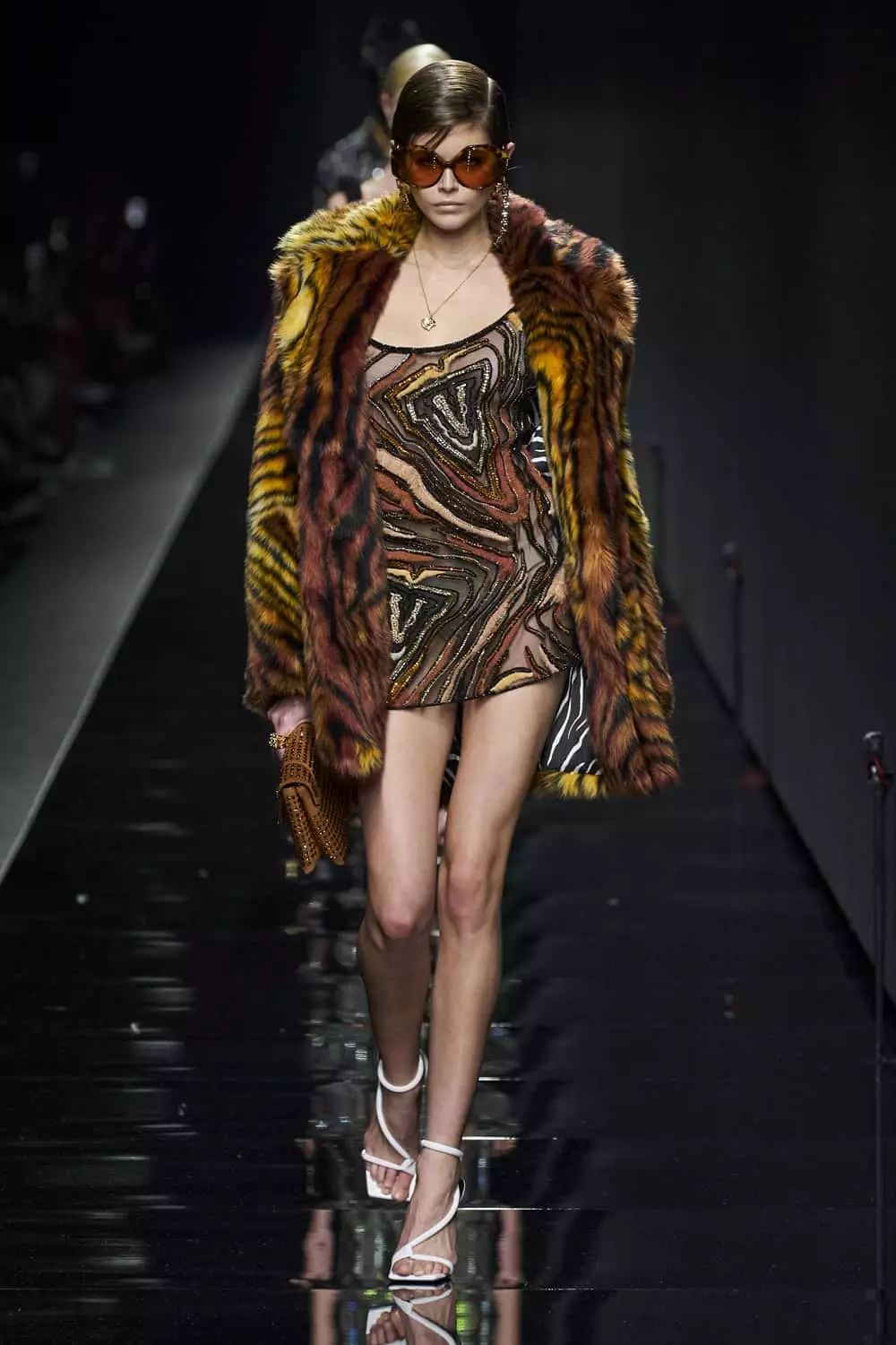 Versace Pêşandana Xweya Yekem-Ed Runway pêşkêşî dike 15018_85