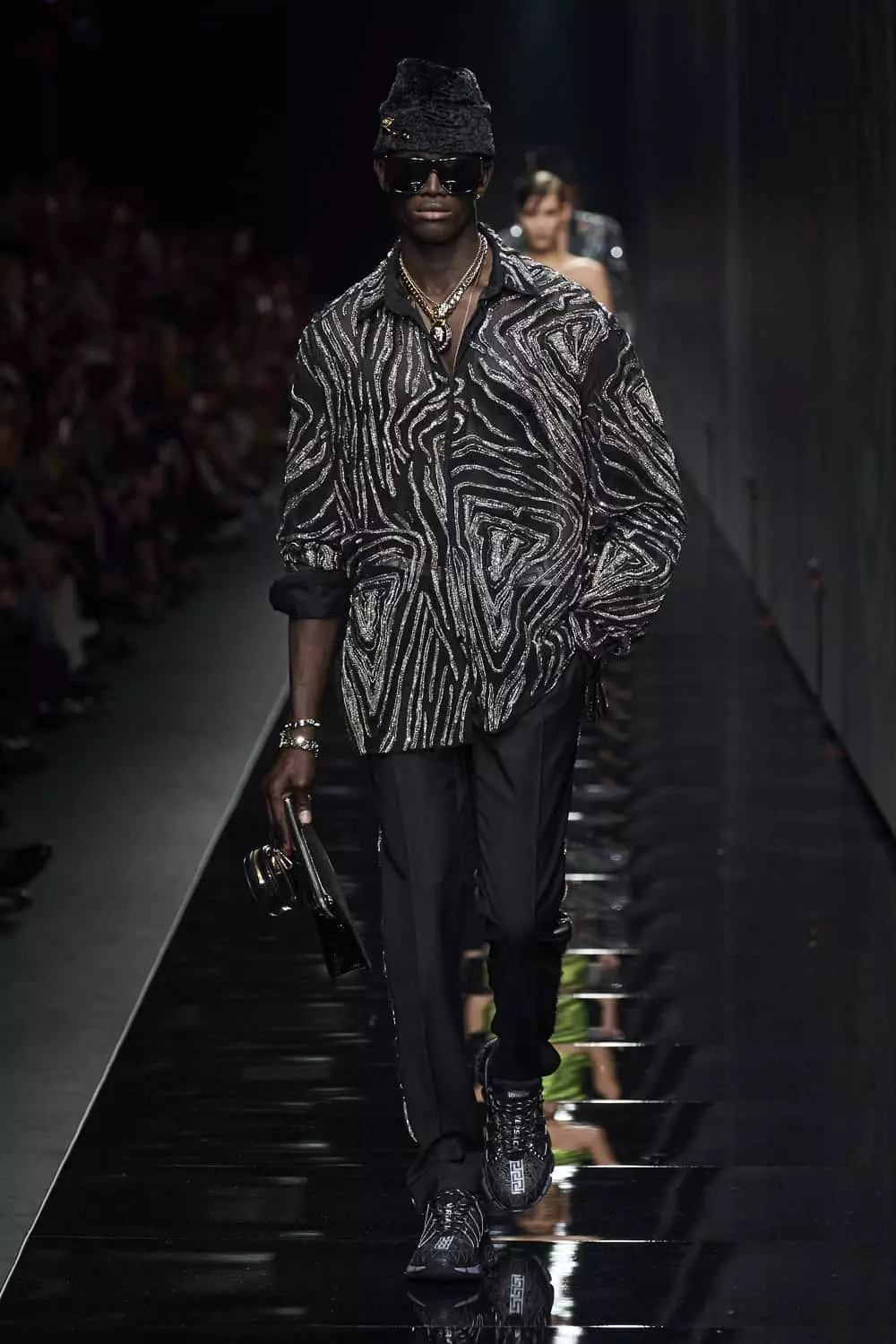 Versace Pêşandana Xweya Yekem-Ed Runway pêşkêşî dike 15018_87