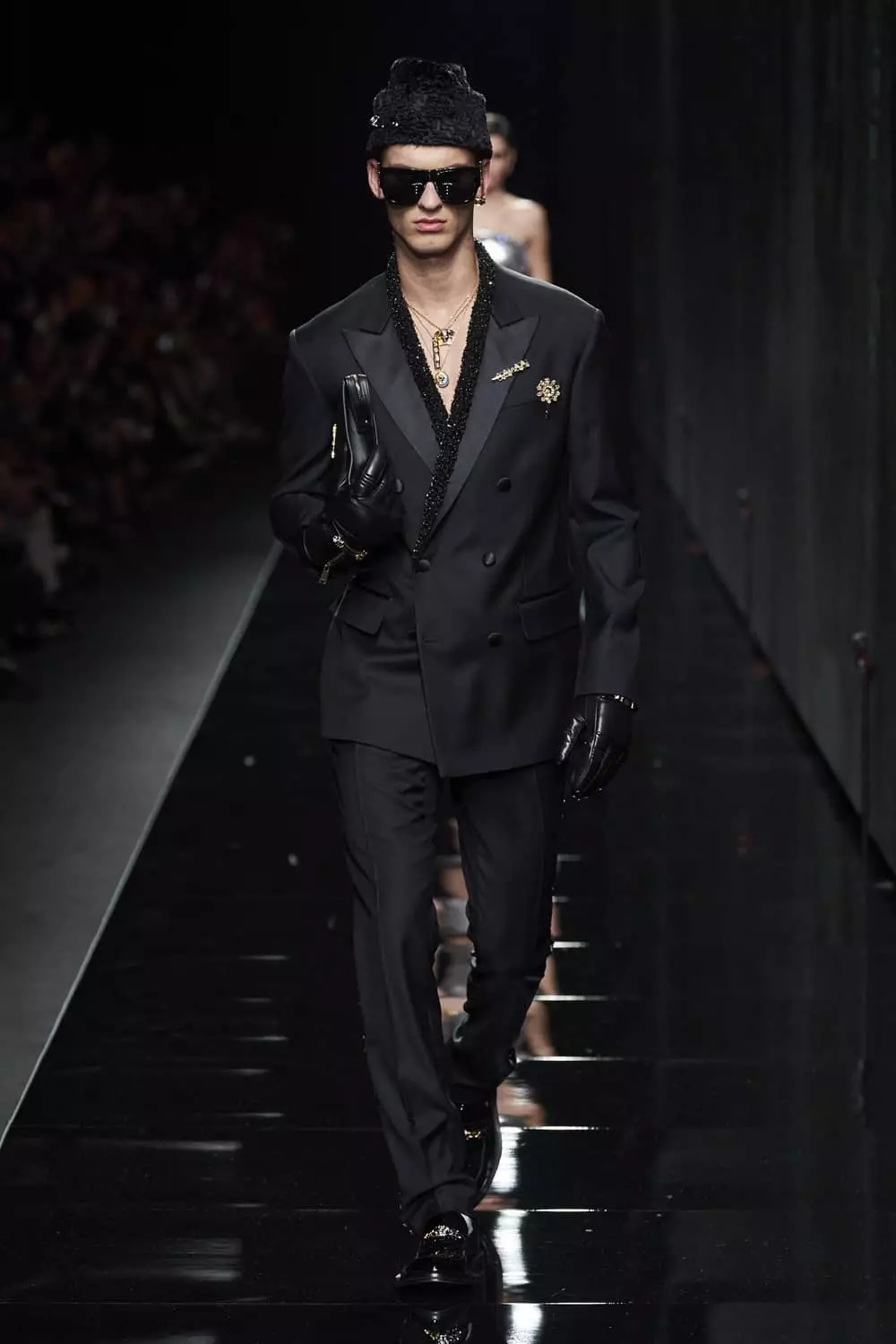 Versace Prezentas Ĝian Unua-Ever Co-Ed Runway Show 15018_91