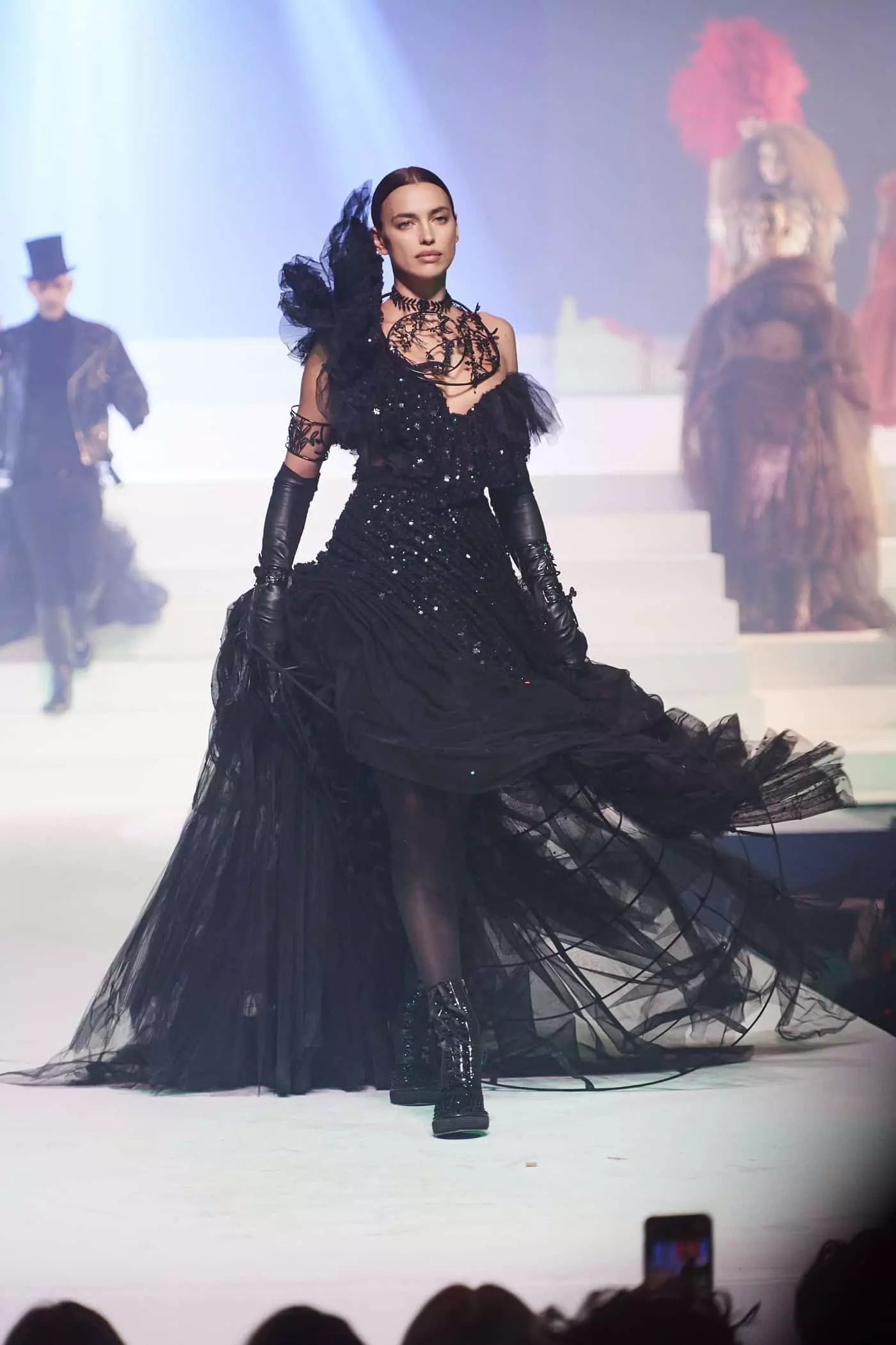 Jean Paul Gaultier oferece adeus ao Couture, Victoria’s Secret entra na moda 15192_19