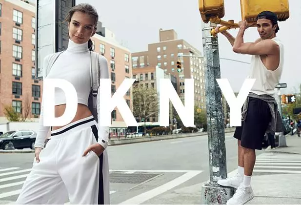 Emily Ratajkowski joacă în noua campanie DKNY, filmată de Sebastian Faena