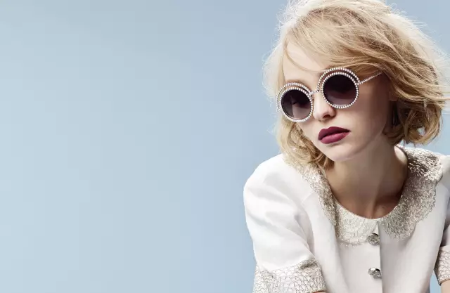 La Ĉiutaga Ĉirkaŭiro: Lily-Rose Depp Frontas Chanel Eyewear, Rachel Zoe Revenas Al Televido 15365_1