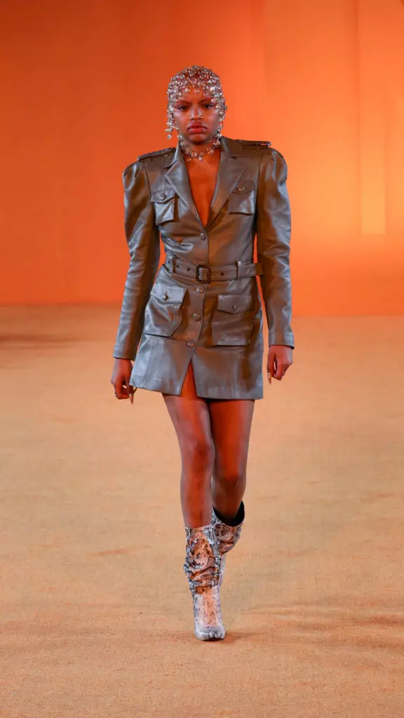 Marcell Von Berlin na-eme mpụta mbụ runway na Los Angeles 1536_30