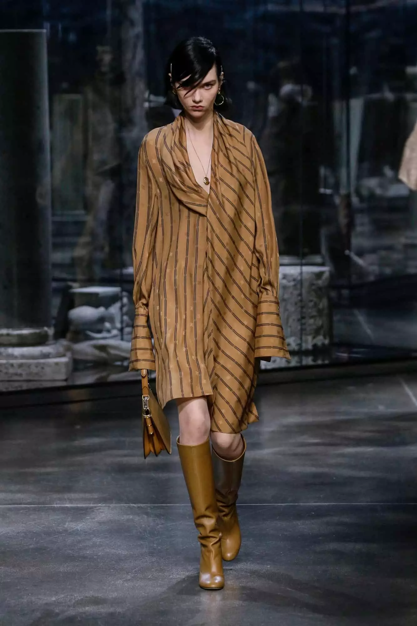 Kim Jones hace su debut en RTW en Fendi con una oda a sus predecesores 15521_11