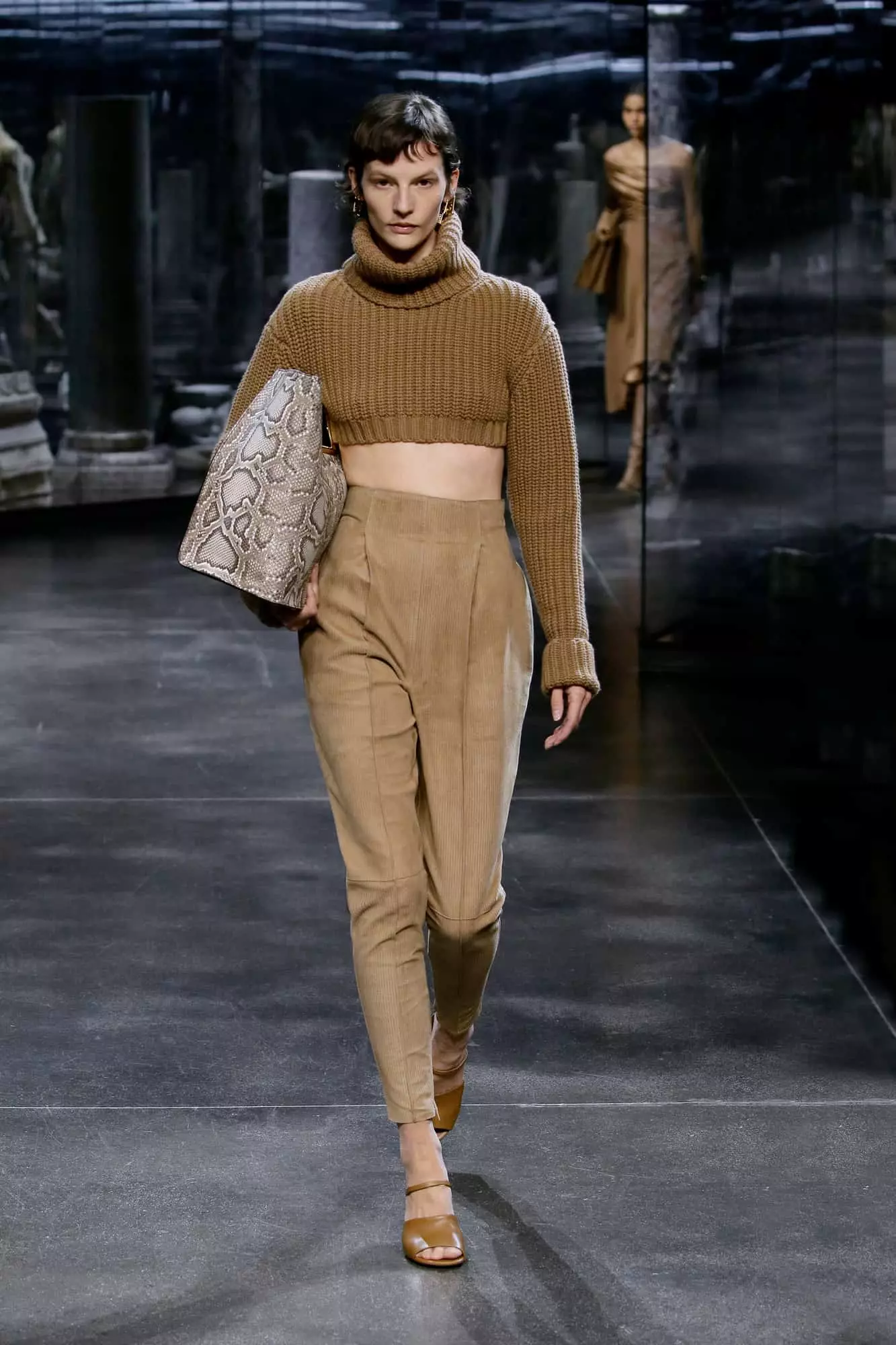 Kim Jones Nggawe Debut RTW Ing Fendi Kanthi Ode Kanggo Pendhudhuke 15521_12