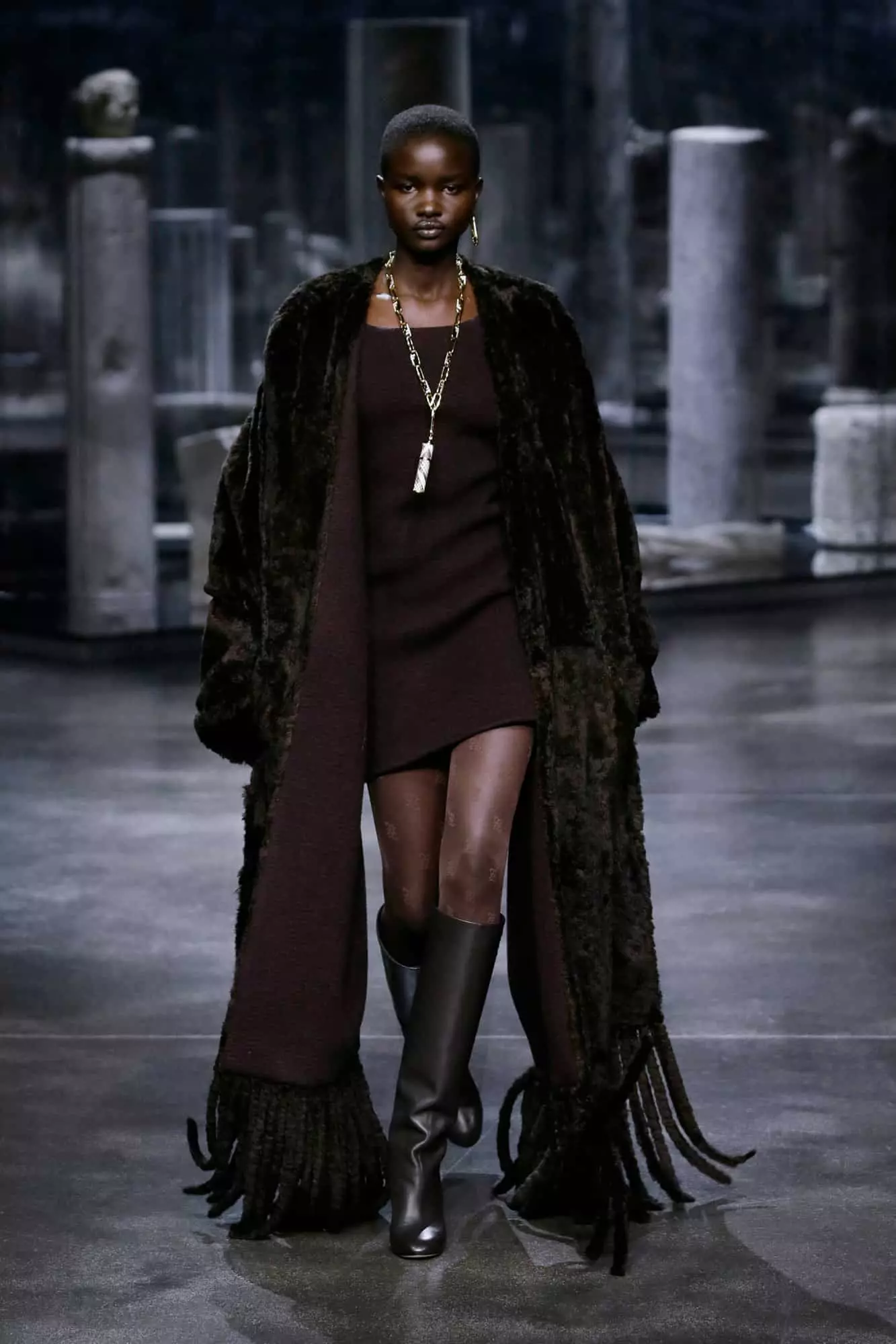 Kim Jones Nggawe Debut RTW Ing Fendi Kanthi Ode Kanggo Pendhudhuke 15521_33