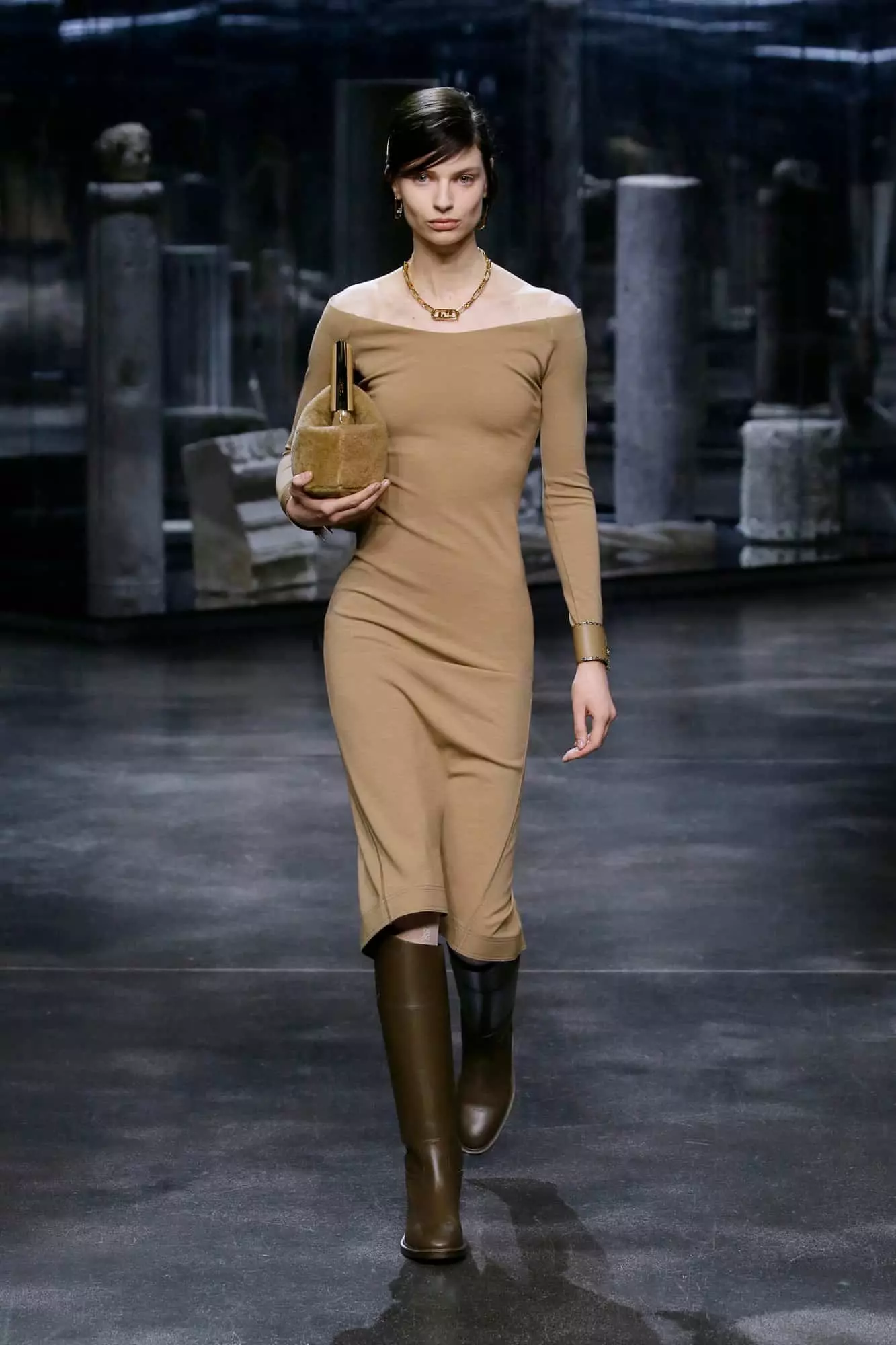 Kim Jones hace su debut en RTW en Fendi con una oda a sus predecesores 15521_4