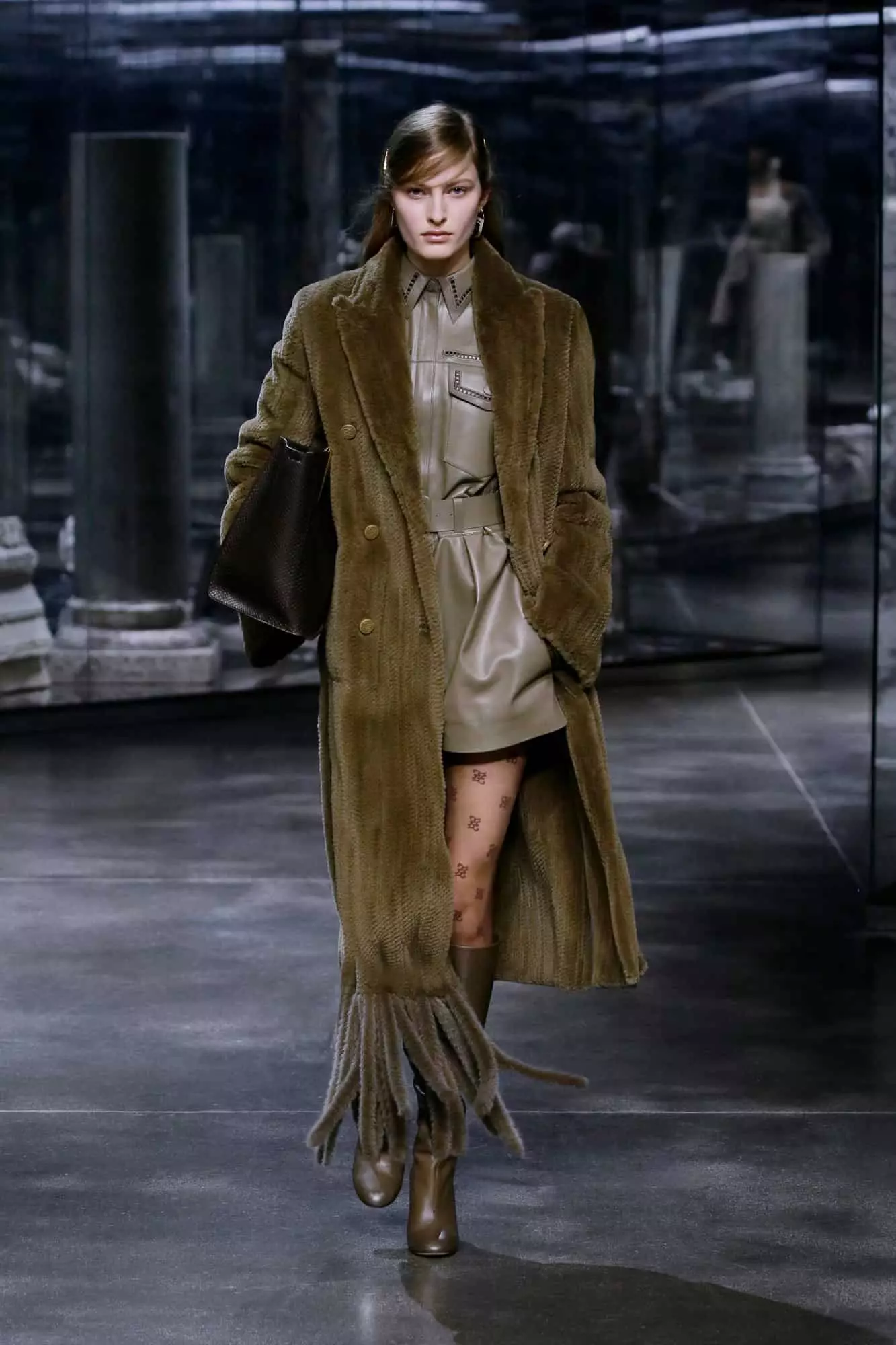 Kim Jones mere RTW mpụta mbụ ya na Fendi na Ode nye ndị bu ya ụzọ 15521_40