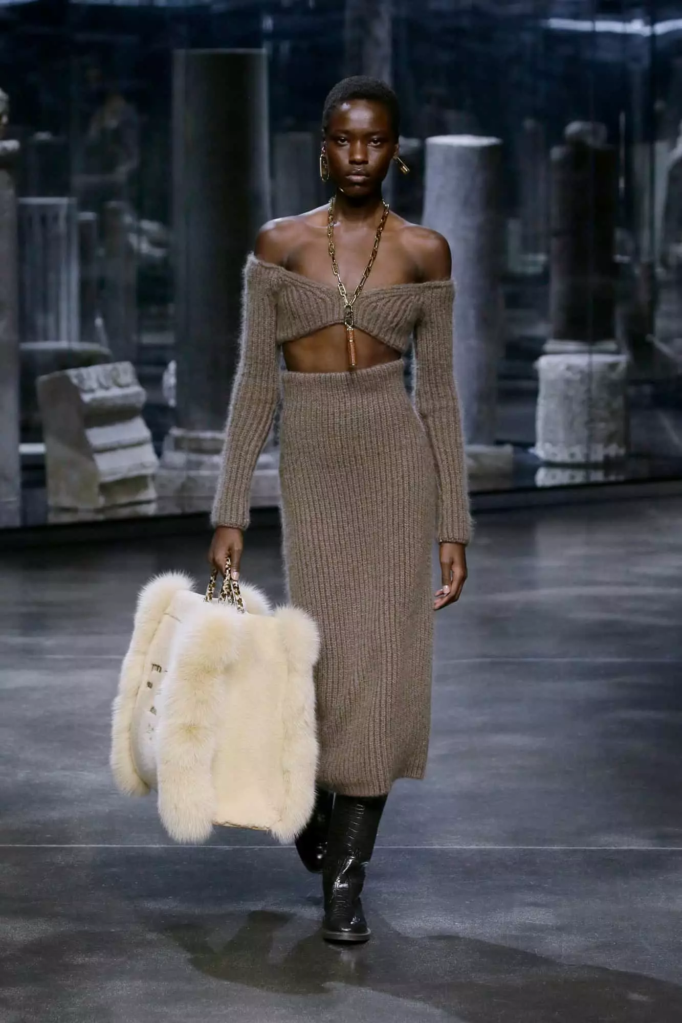 Kim Jones mere RTW mpụta mbụ ya na Fendi na Ode nye ndị bu ya ụzọ 15521_41