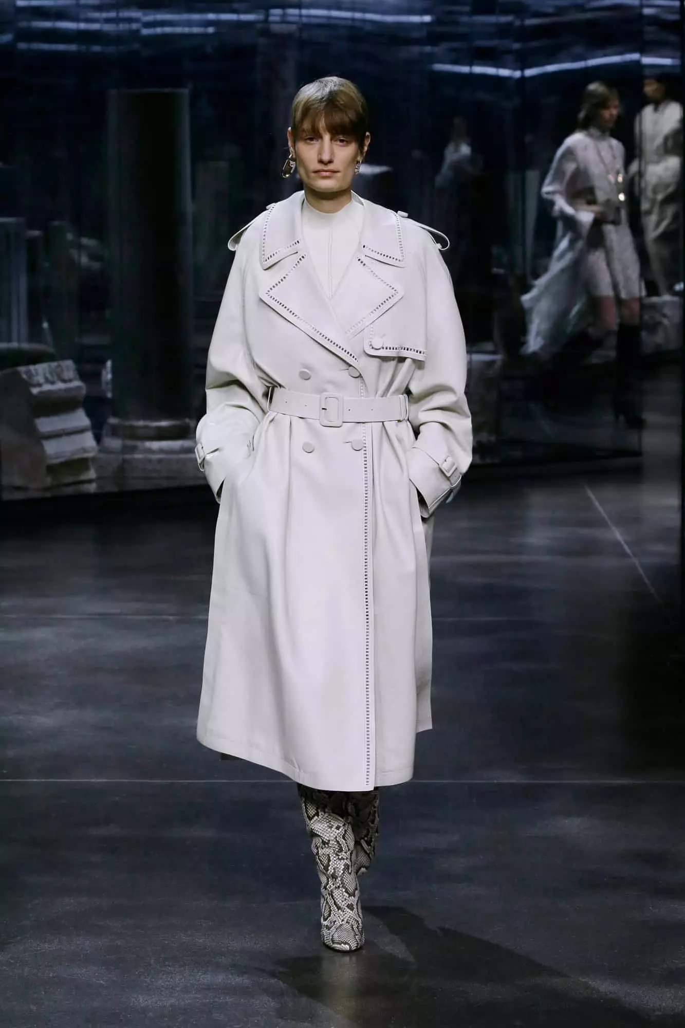 Kim Jones hace su debut en RTW en Fendi con una oda a sus predecesores 15521_45