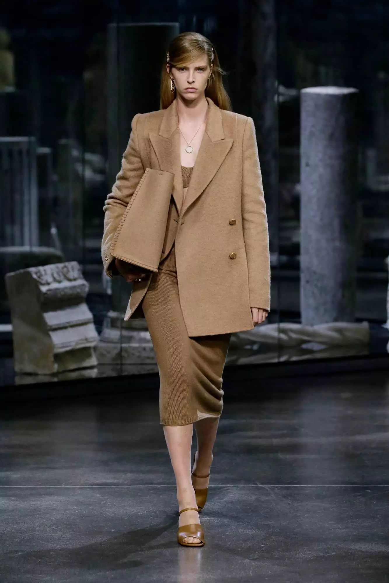 Kim Jones hace su debut en RTW en Fendi con una oda a sus predecesores 15521_7