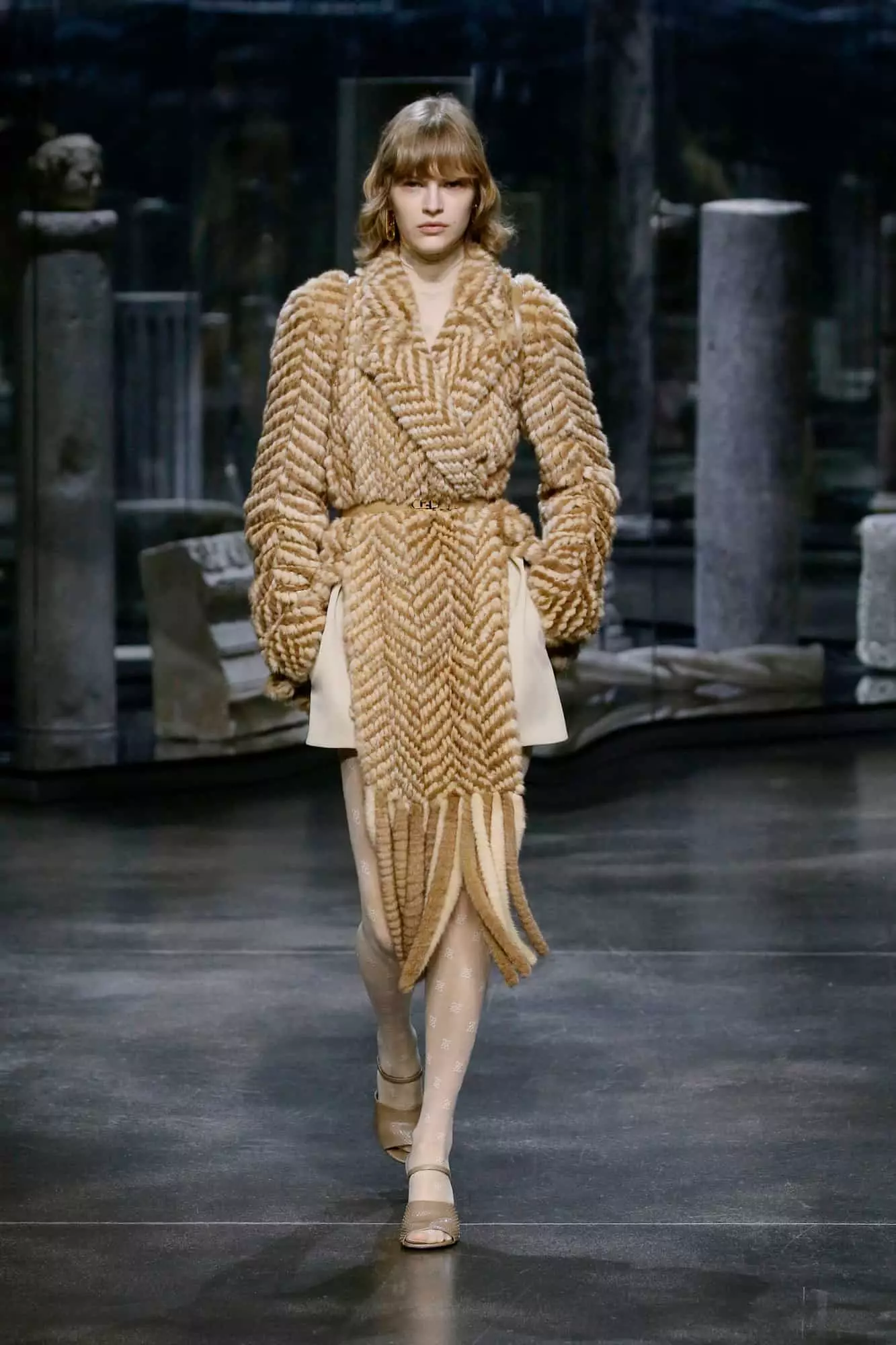 Kim Jones Nggawe Debut RTW Ing Fendi Kanthi Ode Kanggo Pendhudhuke 15521_8