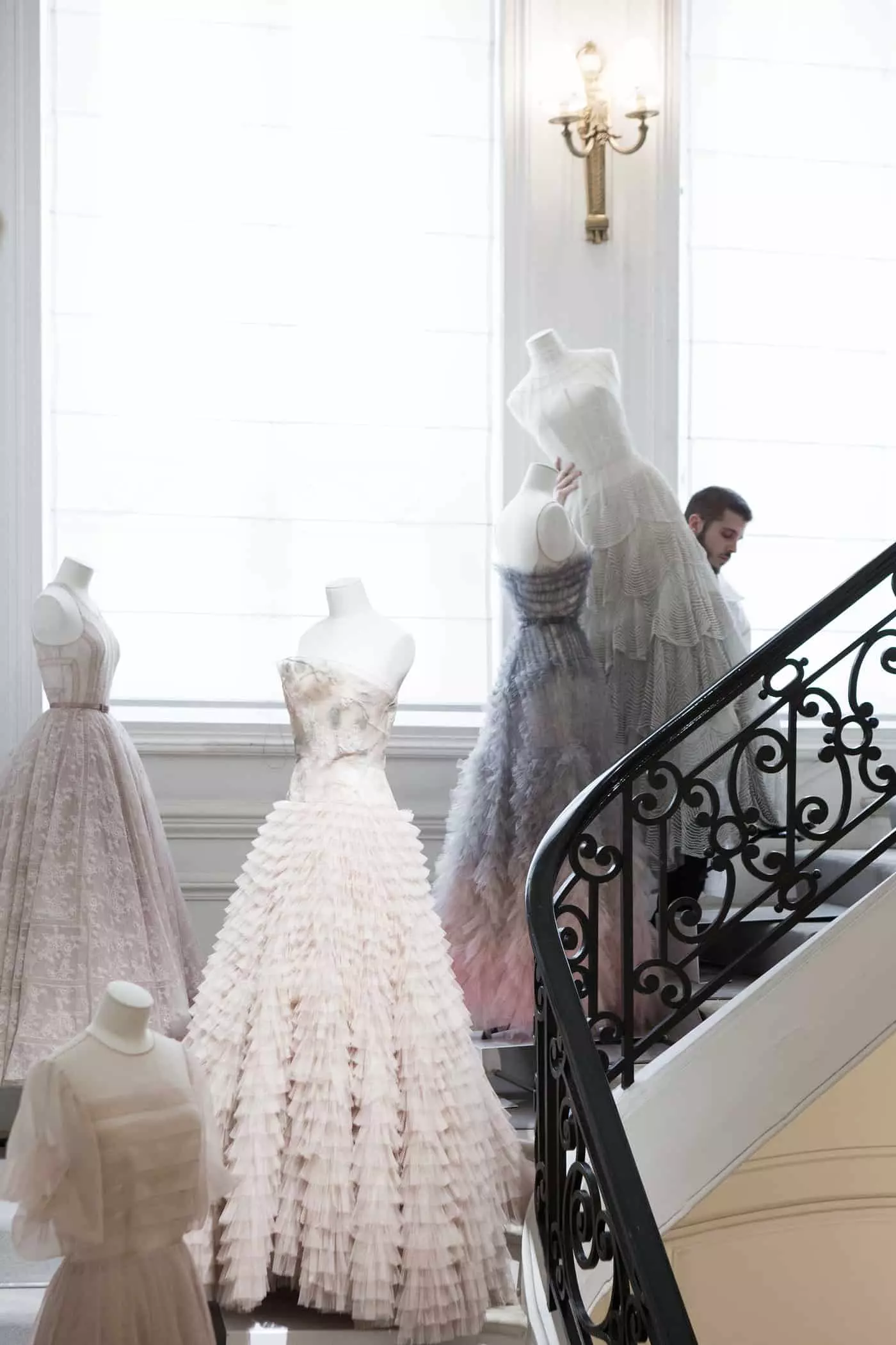 Погледнете вътре в Storied Atelier на Dior 15748_11