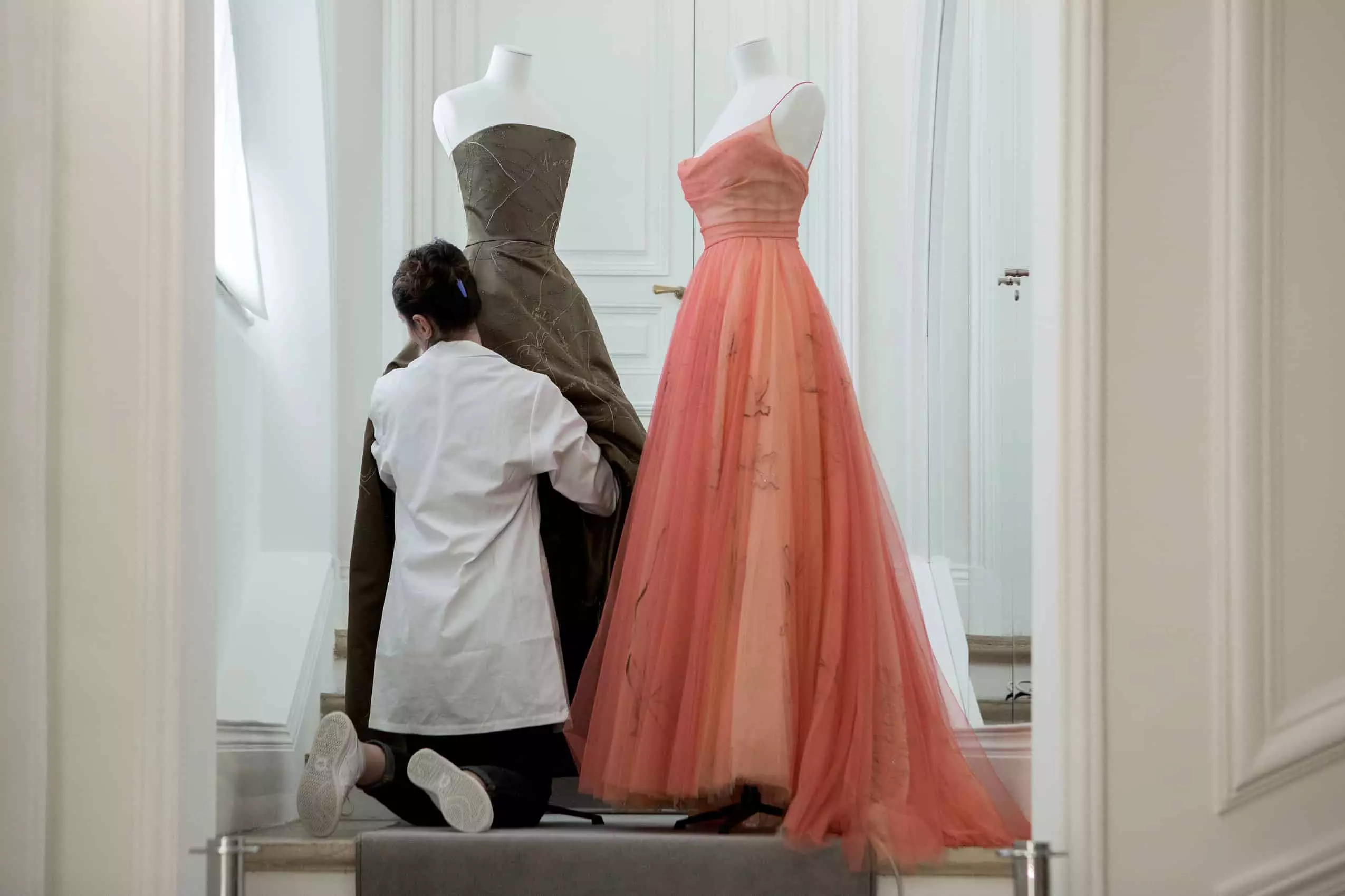 Погледнете вътре в Storied Atelier на Dior 15748_8