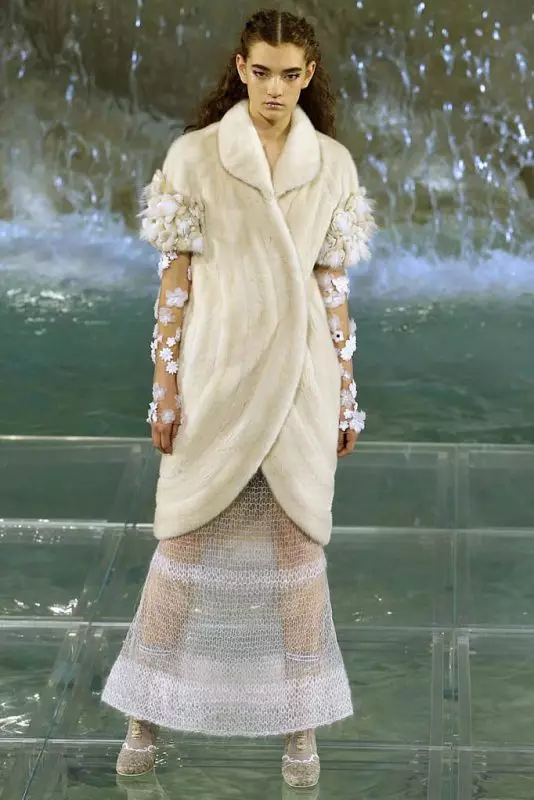 Couture's Chic Finale: Fendi at the Trevi Fountain 15971_13