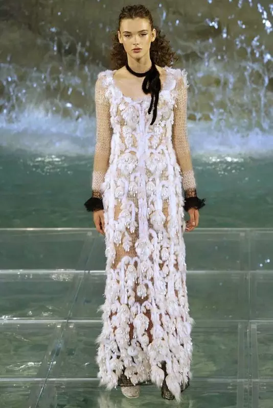 Couture's Chic Finale: Fendi at the Trevi Fountain 15971_16